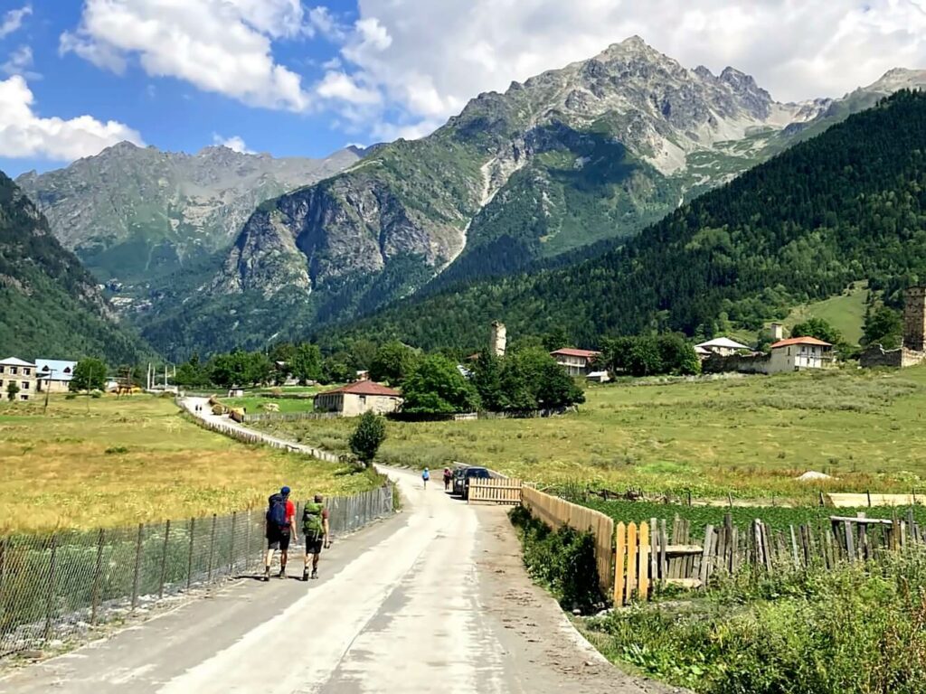 Mestia - Ushguli Etappe 1: Mestia - Zhabeshi